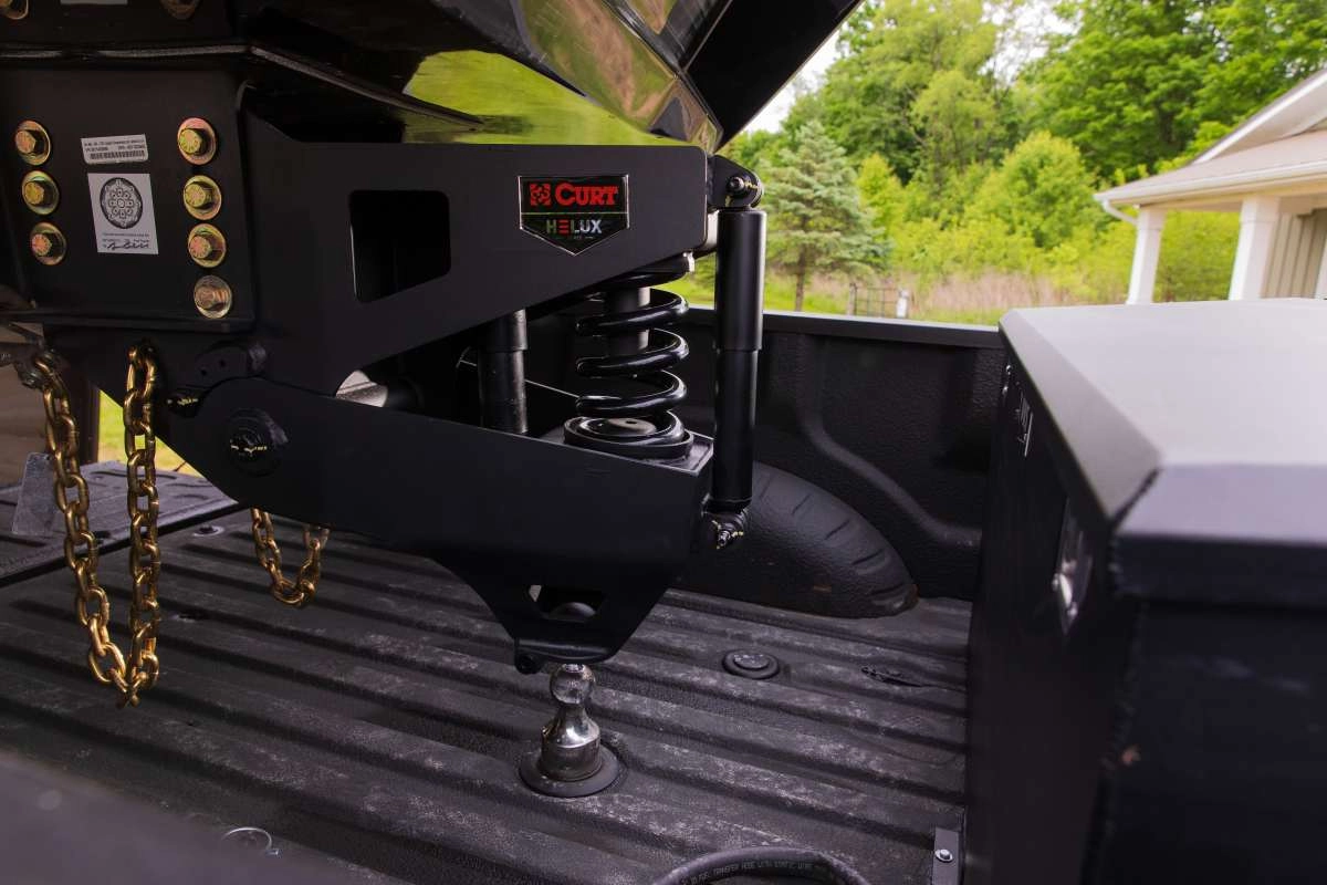 Helux™ 5th Wheel Pin Boxes | Lippert